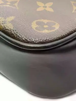 LOUIS VUITTON 2009 Pm Basse Monogram Messenger Bag