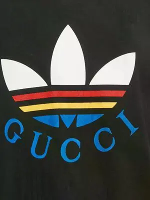 Gucci Logo-print Stripe.detail T-shirt