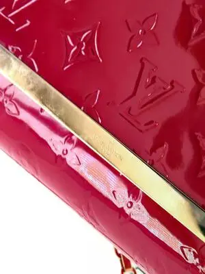 LOUIS VUITTON Monogram Vernis Ana Clutch Bag - Red