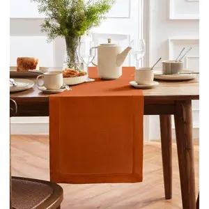SOLINO HOME Linen Table Runnersonoma - Cinnamon Stick