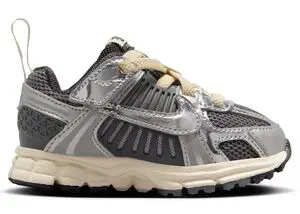 Nike Vomero 5 Chrome Sneakers