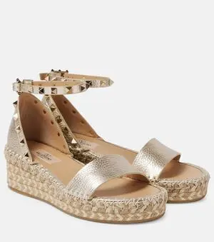 Valentino Garavani Rockstud Leather Espadrille Wedge Sandals - Metallic