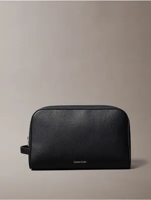 Calvin Klein Pebble Grain Dopp Kit - Black