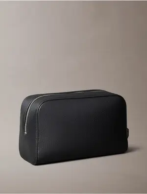 Calvin Klein Pebble Grain Dopp Kit