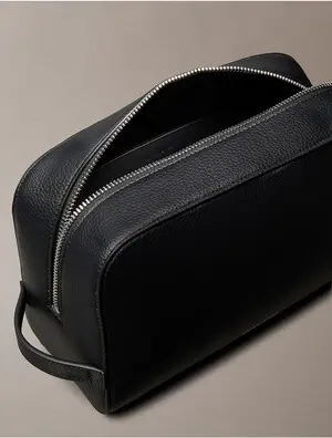 Calvin Klein Pebble Grain Dopp Kit
