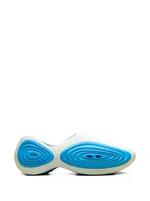 Crocs Round Toe Slides Slipper