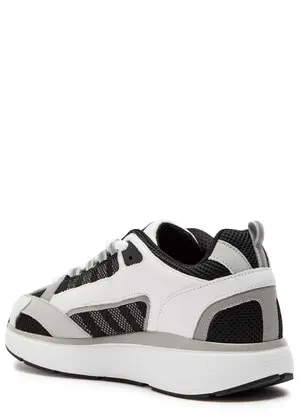 CLEENS Hyper Runner Panelled Mesh Sneakers - White And Black