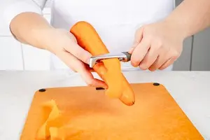 CUISIPRO 7-inch Swivel Peeler