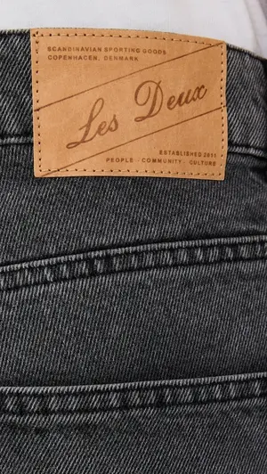 LES DEUX Ricky Washed Jeans