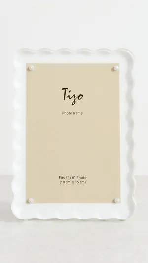 TIZO DESIGN Lucite Frame With Scalloped Design