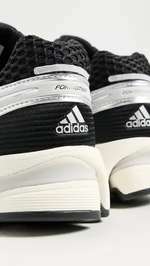 Adidas Adistar Control 5 Sneakers