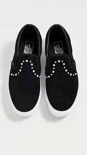 VANS Classic Slip-on Sneakers
