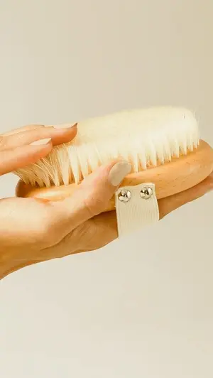 DE LA HEART The Body Brush