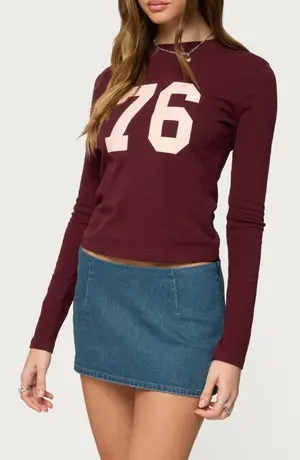 EDIKTED Stretch Cotton Graphic T-shirt - Wine