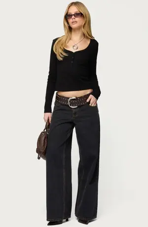 EDIKTED Leah V-neck Crop Henley Top - Black