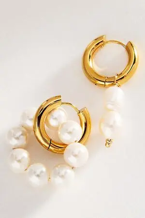 Timeless Pearly Chain Pearl Huggie Earrings - White