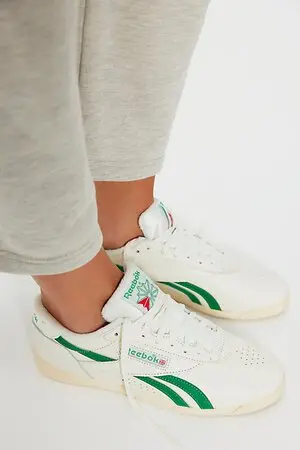 REEBOK Freestyle Low Sneakers - Chalk/glengreen