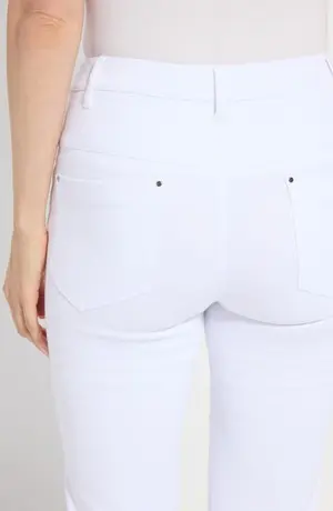 Lyssé Scallop Hem Pull-on Ankle Bootcut Knit Jeans