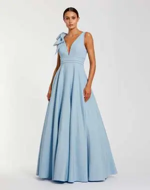 Mac Duggal Sleeveless Ball Gown With Bow Detail - Blue