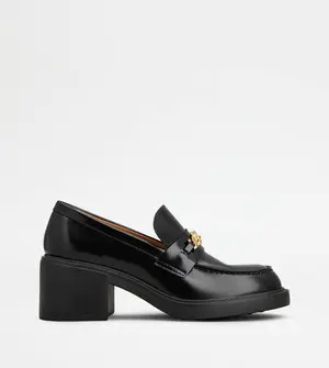 TOD'S Leather Loafers With T Chain Accessory - Black
