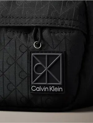 Calvin Klein Utility Emblem Dopp Kit