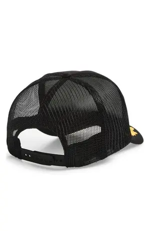 LOCAL BEACH Capt'n Smiley Patch Trucker Hat