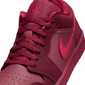 JORDAN 1 Low Se Sneakers - Red
