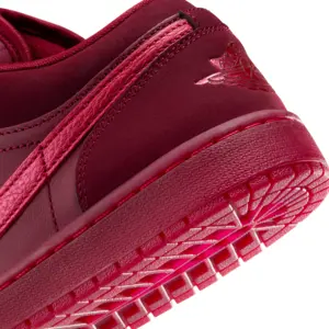 JORDAN 1 Low Se Sneakers - Red