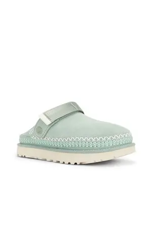 UGG Goldenstar Meadow Accent Clog