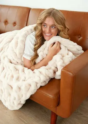 MINKY COUTURE Hugs Oatmeal Blanket