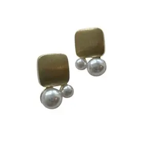 ERIN MCDERMOTT JEWELRY Stud Earrings With Pearls - Gold
