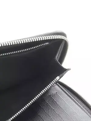 LOUIS VUITTON 2019 Zipped Leather Wallet