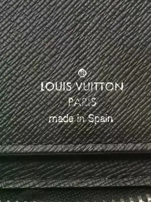 LOUIS VUITTON 2019 Zipped Leather Wallet