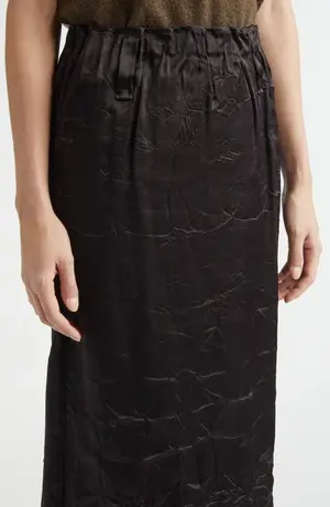 NACKIYE Crayon Crinkled Satin Pencil Skirt