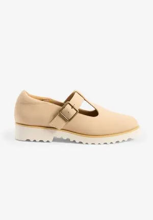 COMFORTVIEW Kori Flat With Cut-out Detailing