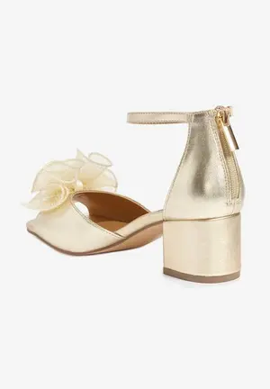 COMFORTVIEW The Averill Pump With Floral Embellishment