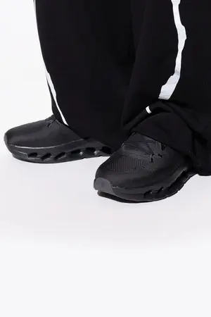 On Cloudtilt Low-top Sneakers - Black