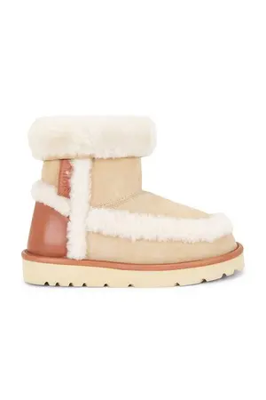 Annie Ugg