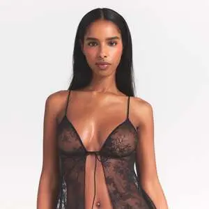 SKIMS Ultra Fine Lace Tie Front Cami - Onyx