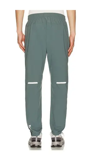 On Core Pants In Green - Olive