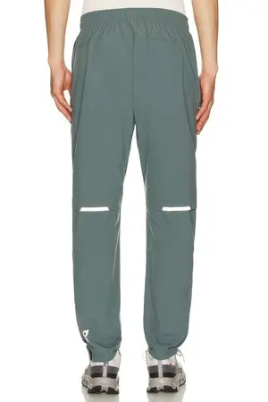 On Core Pants In Green - Olive
