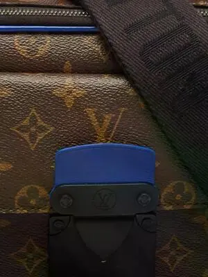 LOUIS VUITTON Monogram Messenger Bag