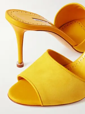 Manolo Blahnik Larache 90 Suede Mules - Yellow