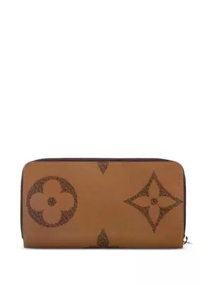 LOUIS VUITTON Zip Monogram Wallet - Neutrals