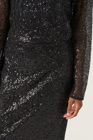 SOAKED IN LUXURY Sladea Sequined Midi Skirt