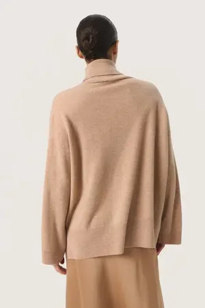 SOAKED IN LUXURY Molina Loose Fit Rollneck Pullover