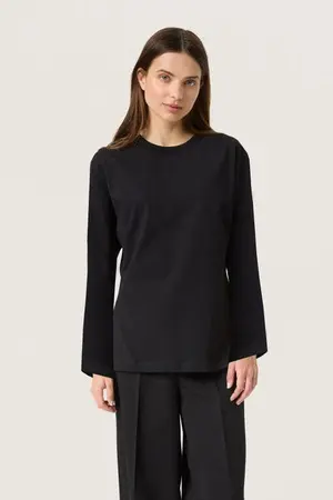 SOAKED IN LUXURY Coreen Long Sleeve A-line Fit T-shirt - Black