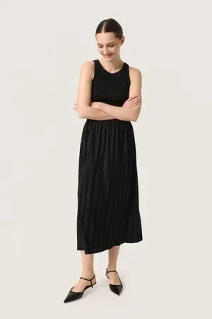 SOAKED IN LUXURY Sivone Pleated Maxi Skirt - Black