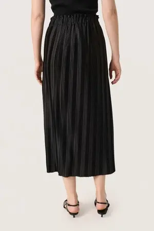 SOAKED IN LUXURY Sivone Pleated Maxi Skirt - Black