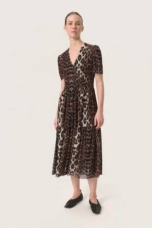 SOAKED IN LUXURY Slaldora Short Sleeve V-neck Wrap Dress